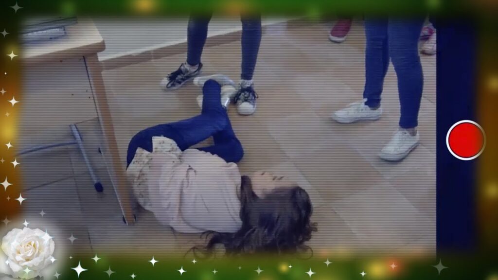 La pobre chica de la escuela - SERIENOLlymove